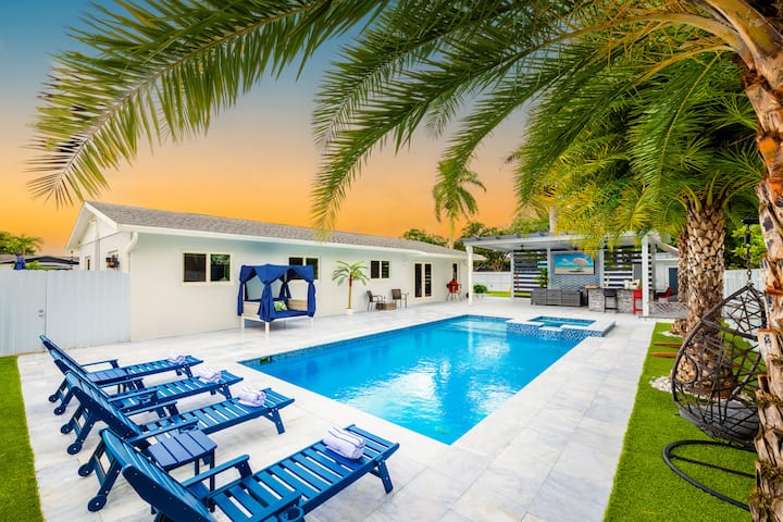 Breeze | Family Retreat | Pool & Jacuzzi | 4br - Cutler Bay, FL