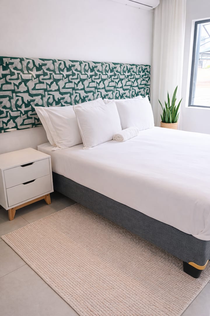 Luxury 2br Apartment W/pool, Wifi & Secure Parking - Botswana