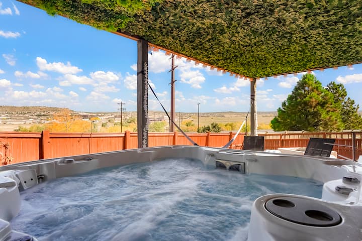 Private Hot Tub | Sauna, Gym & Recovery Retreat - Castle Rock, CO