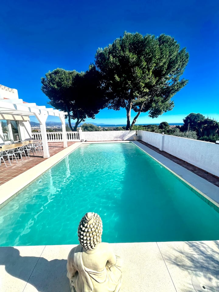 Villa Magos, 10 Bedrooms, Sleep Up To 30, Seaview - Municipality of Torremolinos