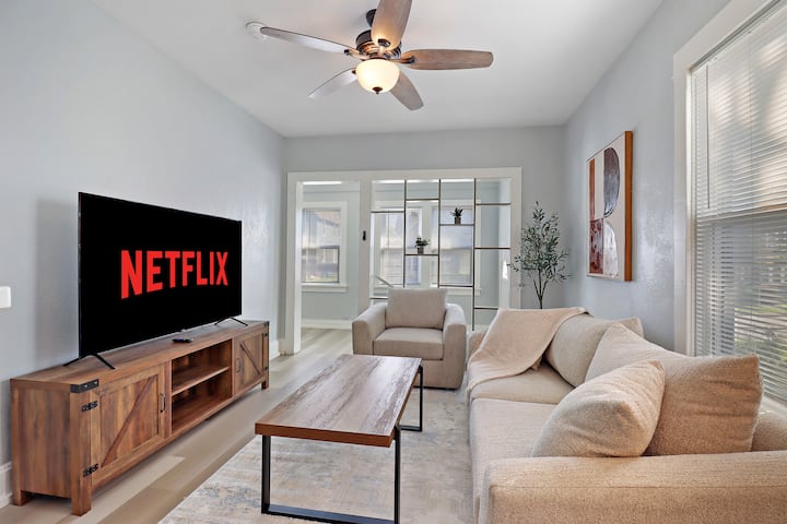 The North Chicago Gem | 5bd/2ba House - Waukegan, IL