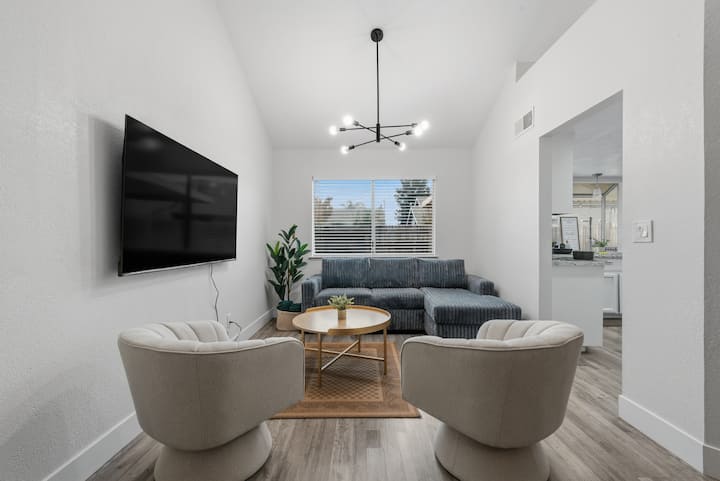 Close To Med Centers | King Bed | Fire Pit - Fresno, CA