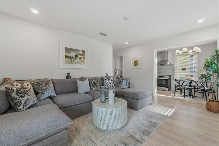 A Modern Downtown Pensacola Home - Pensacola, FL