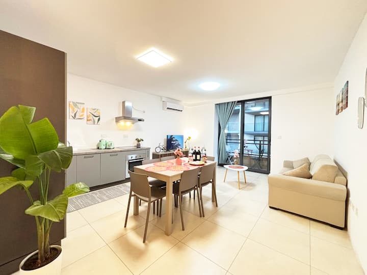 Ultra Central Paceville | Beach, Bars & Clubs Six - Malta