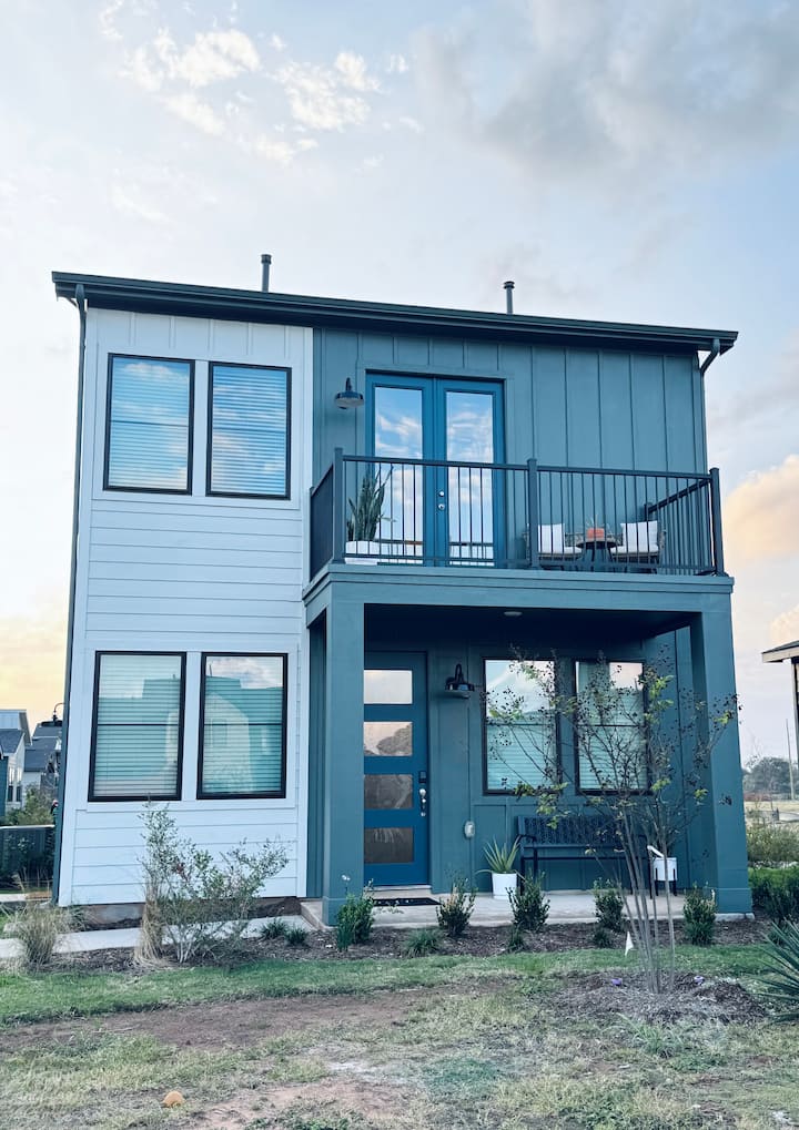 New • Modern • 3br Retreat — Stylish & Spotless - Richmond