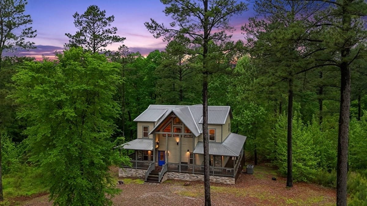 Paint Horse Palace - Cabins for Rent in Broken Bow, Oklahoma, United ...