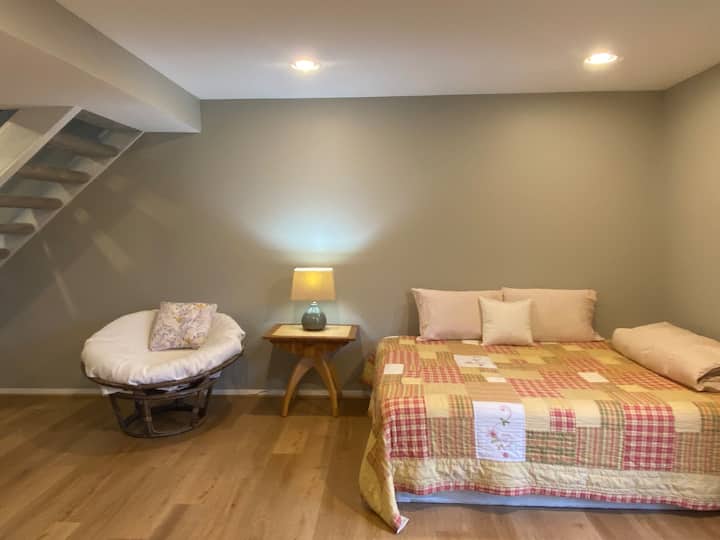 Comfy Walk-out Studio W/ Patio & Kitchenette - Germantown, MD