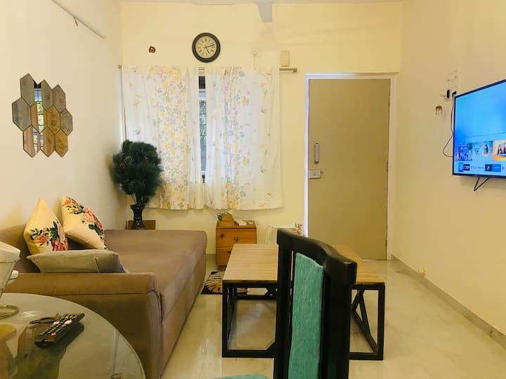 Entire 2bhk Beachfront Apartment In Versova - Mumbai