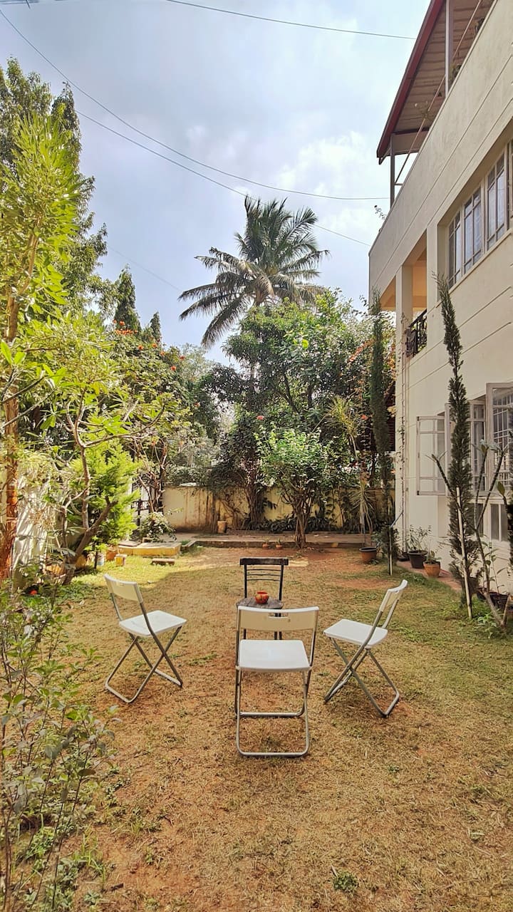 White House Luxury Secluded Garden Villa Near Hsr - Bengaluru
