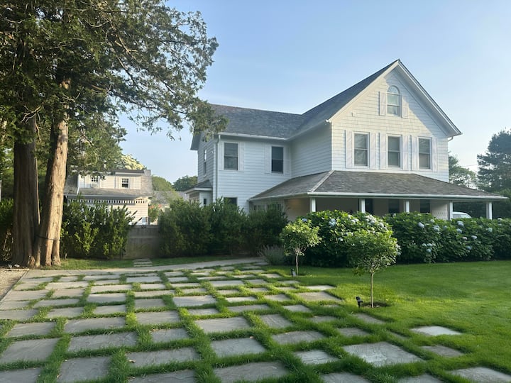Southampton Village Compound, Walk To Town & Beach - The Hamptons, NY