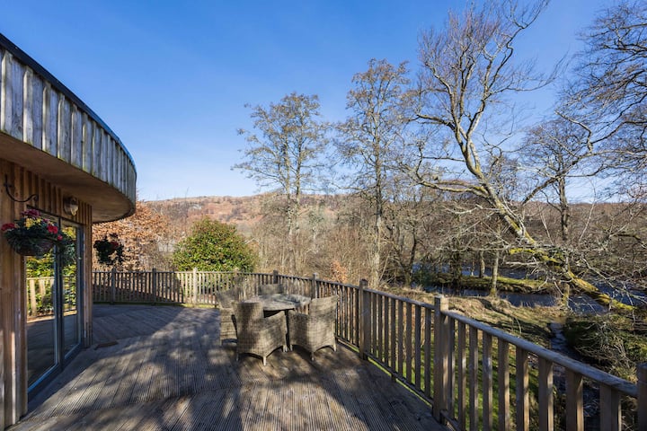 The Crannog Circular Riverside Retreat With Hot Tu - Loch Tay