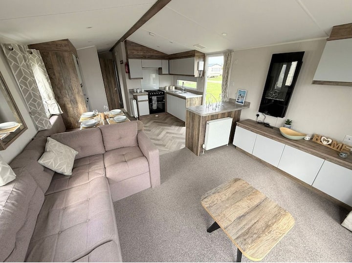 8 Berth Static Caravan At A Relaxing Fun Resort - West Wittering