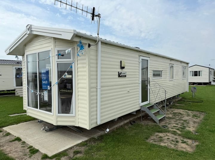 8 Berth Static Caravan On A Relaxing Fun Resort - 햄프셔