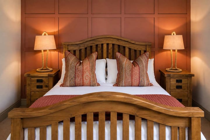 Cosy Riverside Escape With Hot Tub | Garth Cottage - Killin