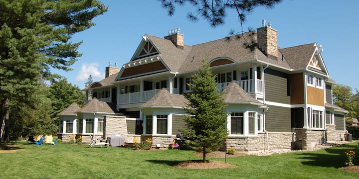 Relax In Style: Villa With Pool & Views - Bracebridge