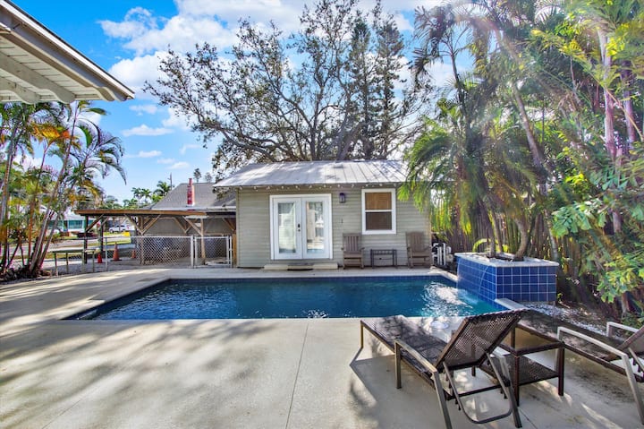 Rustic Coastal Cottage | 1br W / Pool & Near Beach - Holmes Beach, FL