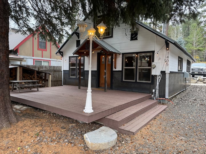 Charming 3-bedroom Retreat Steps From The Lake - McCall, ID
