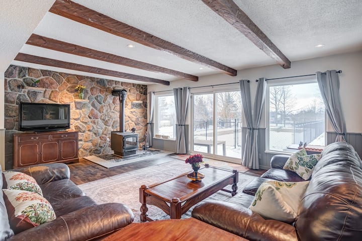 6br 2.5ba Rustic Modern Farmhouse Pool Family Farm - Bradford, ON, Canada