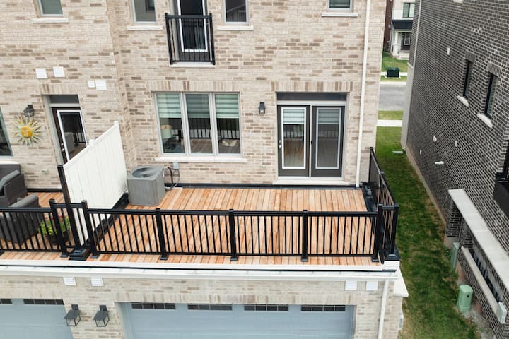 Spacious 4br Oakville Townhome With Free Parking - Burlington