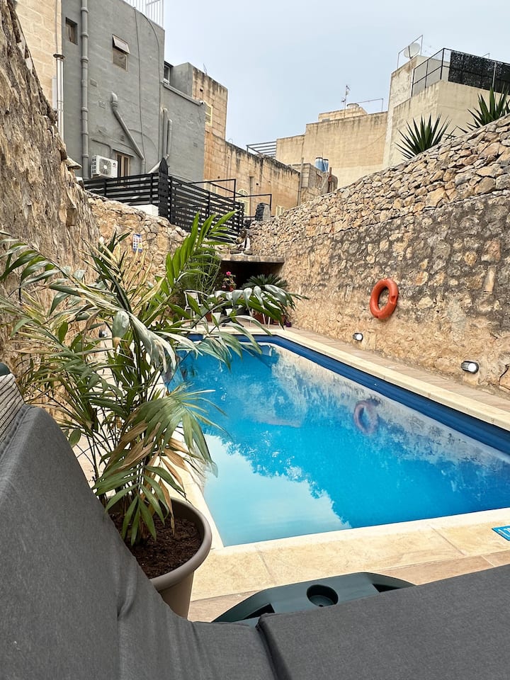 Exclusive Villa In Central Sliema Walk To Seafront - Malta