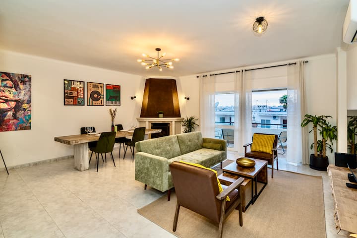 Sea View 2br Apt -
2 Balconies - Walk 2 Beach - Lagos, Portugal