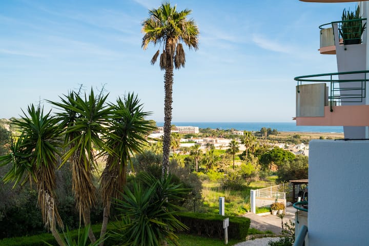 Sea View Apt | Rooftop | 2 Balconies | Beach Walk - Lagos