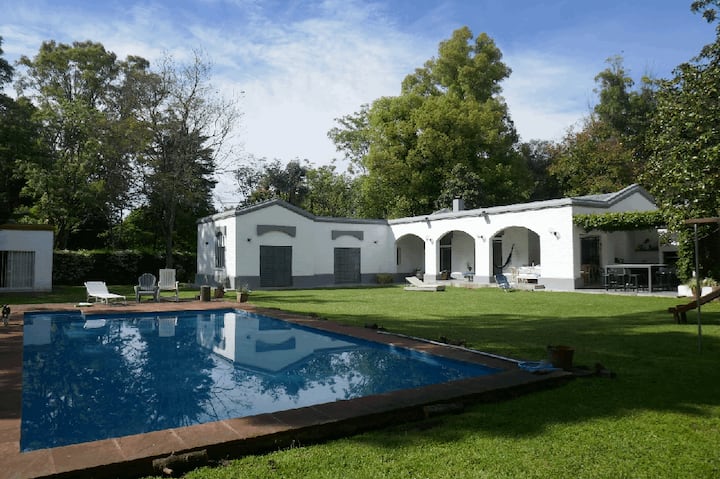 Casa Villa De Mayo, Barrio Residencial Y Tranquilo - Bella Vista