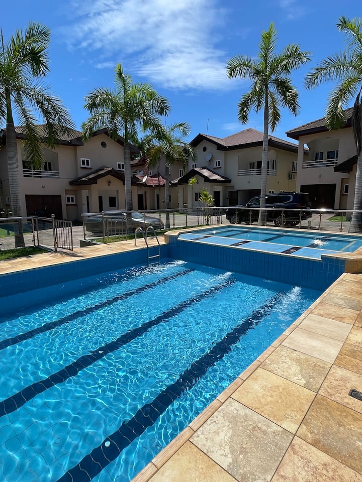 Townhome W Pool• 3br • 4 Mins From Airport - Accra
