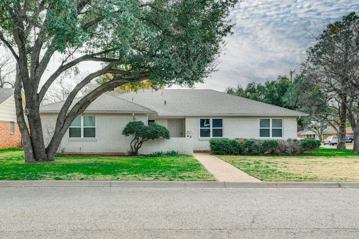 High Meadows Hacienda– 4br/2ba Spacious Home - Abilene, TX