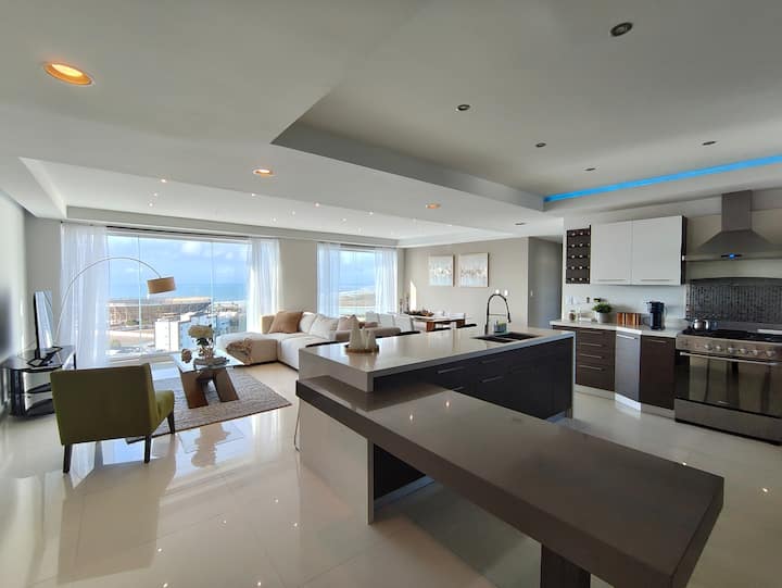 Sky Penthouse With Panoramic Ocean View & Jacuzzi - Imperial Beach, CA