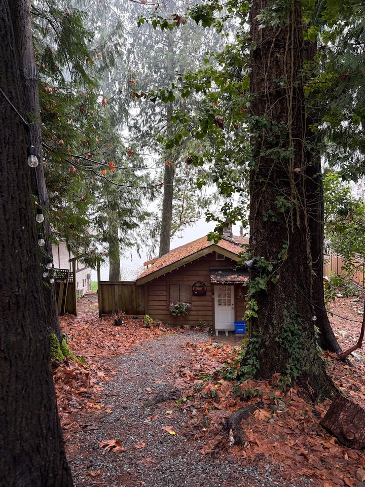 Oceanfront Escape In Lions Bay - Bowen Island