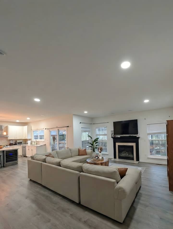 Spacious Furnished 4br Home In Leesburg, Va - Leesburg, VA