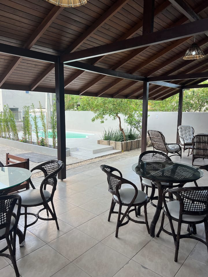 Casa Vida Mar,70 Metros Da Praia, Com Piscina. - Bombinhas
