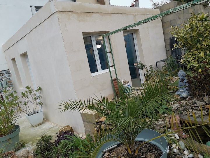 Maisonnette Avec Parking Gratuit - Savigny-le-Temple