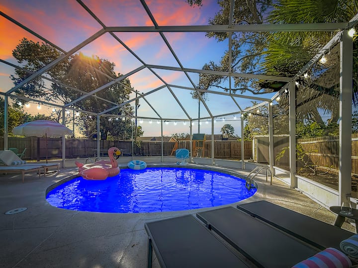 [New!] 10 Min To Beach, Heated Pool, Spa, Fire Pit - Clearwater