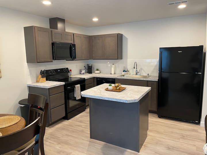 Stay Awhile King Suite. - Kennewick, WA