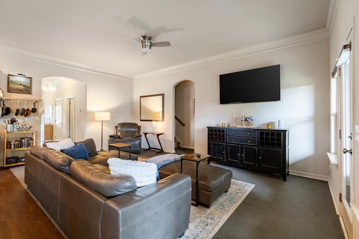 The Cozy Crossroads Retreat - Acworth, GA