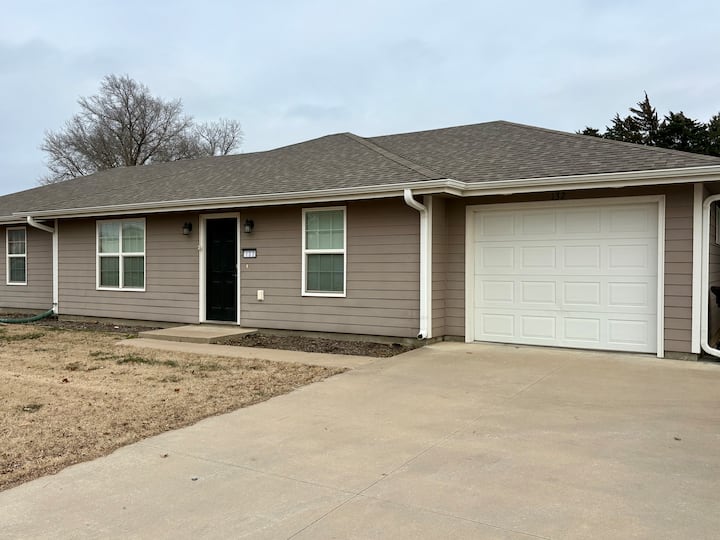 Lbk Suites - Marquette, KS