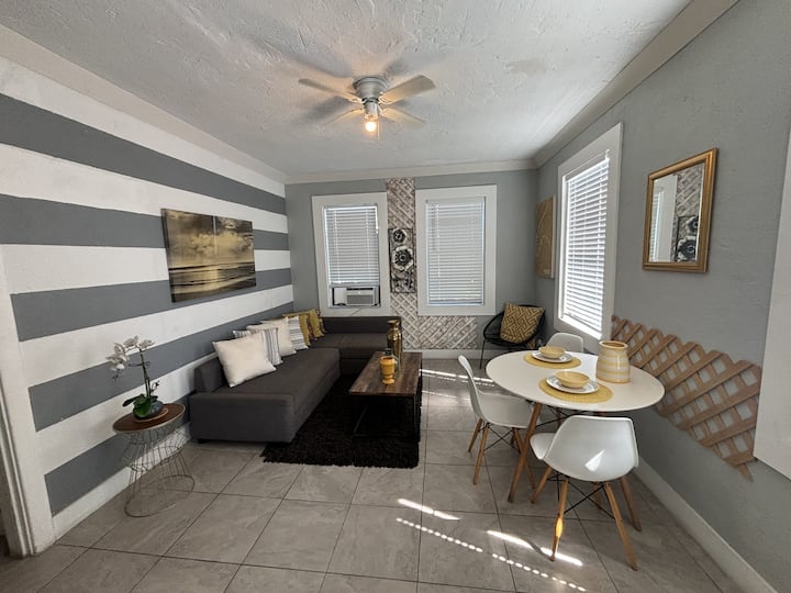 Cute, Simple & Affordable, Close To Everything! - West Palm Beach, FL