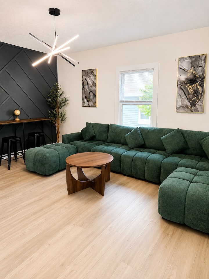 Ingersoll Basecamp • 4br, Comfortable, Walkable - Des Moines, IA