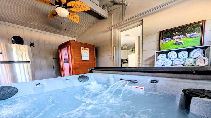 Hot Tub & Sauna In A Renovated Mcm Home Near Uf - Gainesville, FL