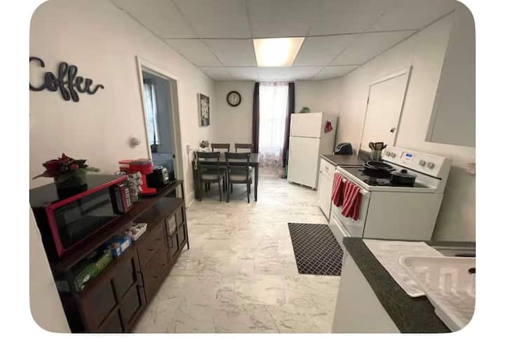 Budget Friendly Small 2 Bedroom Apt In Yorkville - Utica
