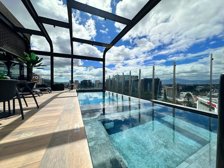 Zona 10, Con A/c En El Dormitorio, Piscina + Gym - Guatemala City