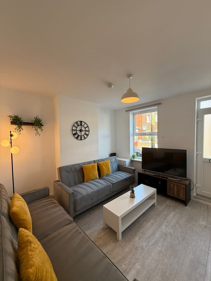 3 Bedroom | Pool Table | Close To Town | Parking - Lowestoft