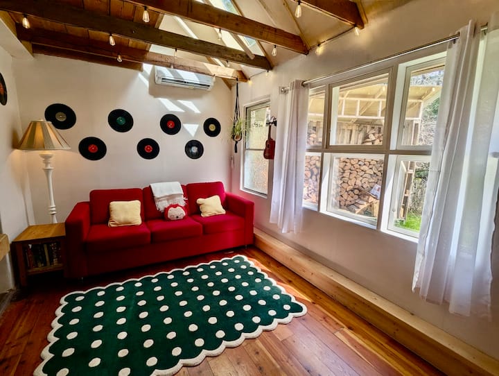 The Artist's Enclave - Salt Spring Island