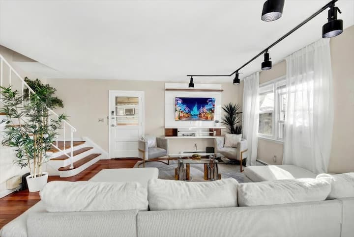 Upscale Ny Home | Parking| Subway| Chef Services* - Harrison, NY