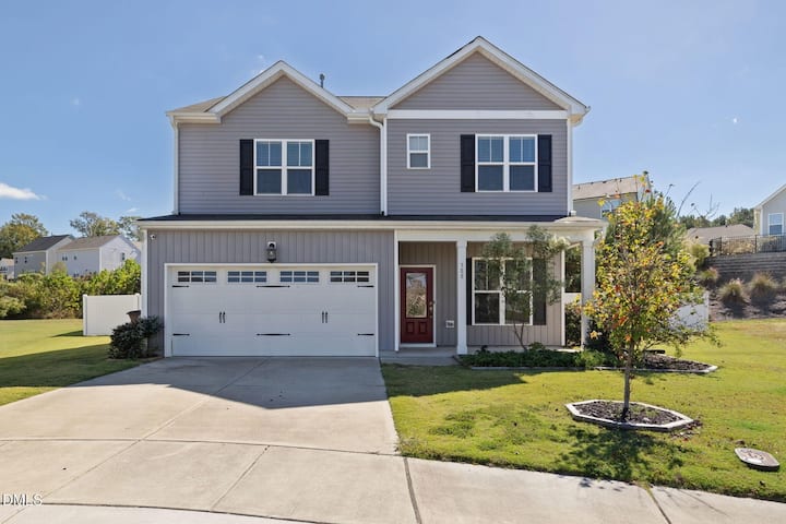 4bd, 3 Bath. Accommodates 8 Ppl. Spacious Place. - Wake Forest, NC