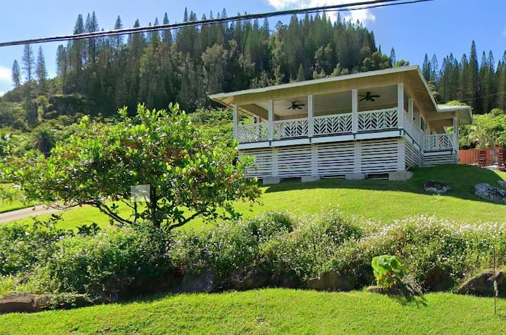 Serene Hauula Retreat With Ocean Views - Laie, HI