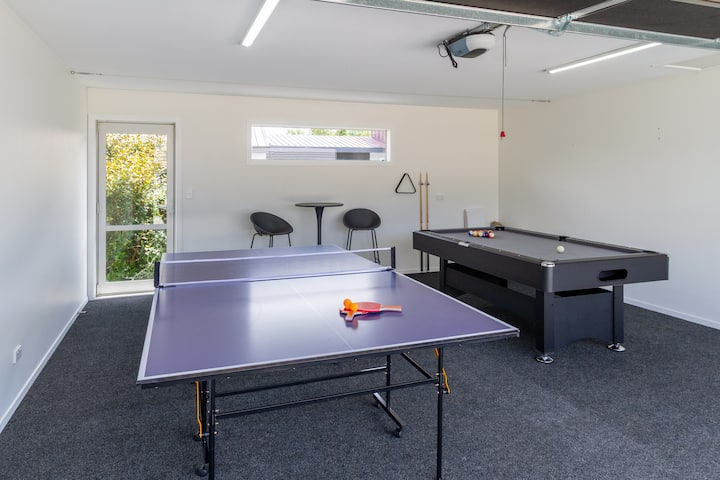 Games Room Escape, Pool Table, Ping Pong & Air Con - Christchurch