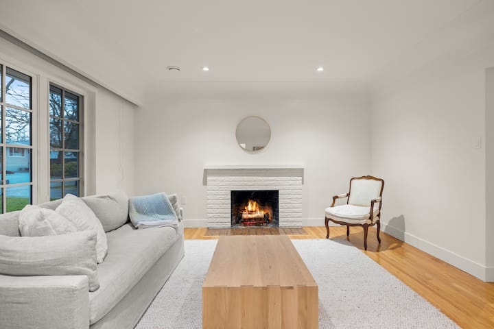 Maplecrest Manor - Saanich